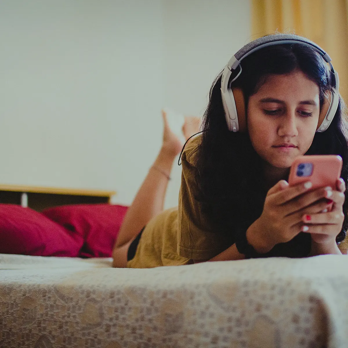 Should Your Child Be on Social Media? A Parent's Guide